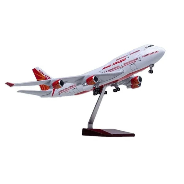 Diecast Airplane Display Model with Light : (1:125 Scale Model Boeing ...