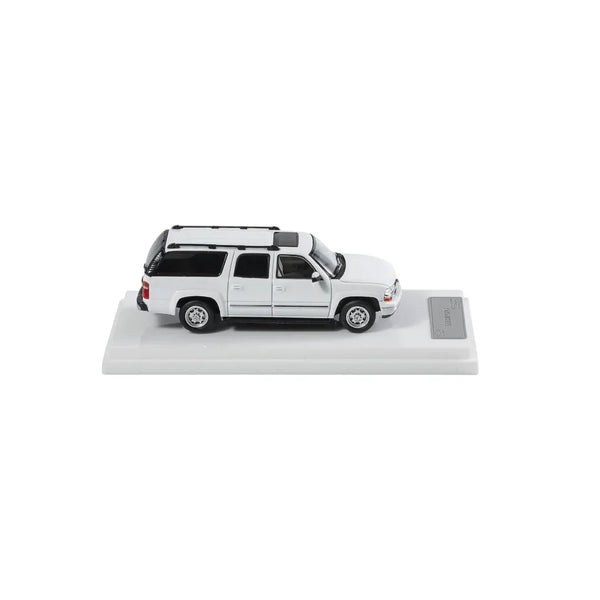 Chevrolet Suburban 1:64 MK Miniatures White diecast scale model car ...